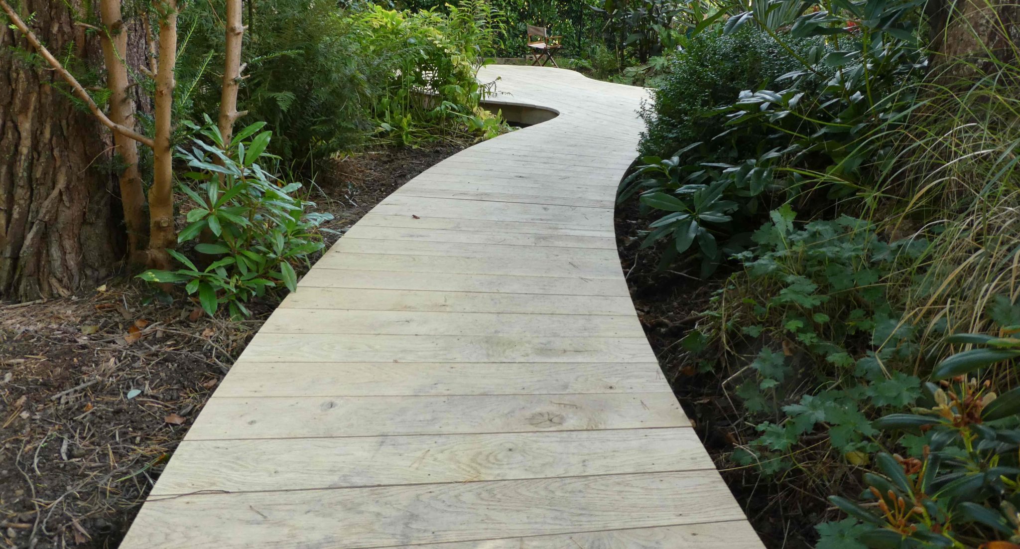 Curved Oak Deck and Pathway | Julie Cox Garden Design